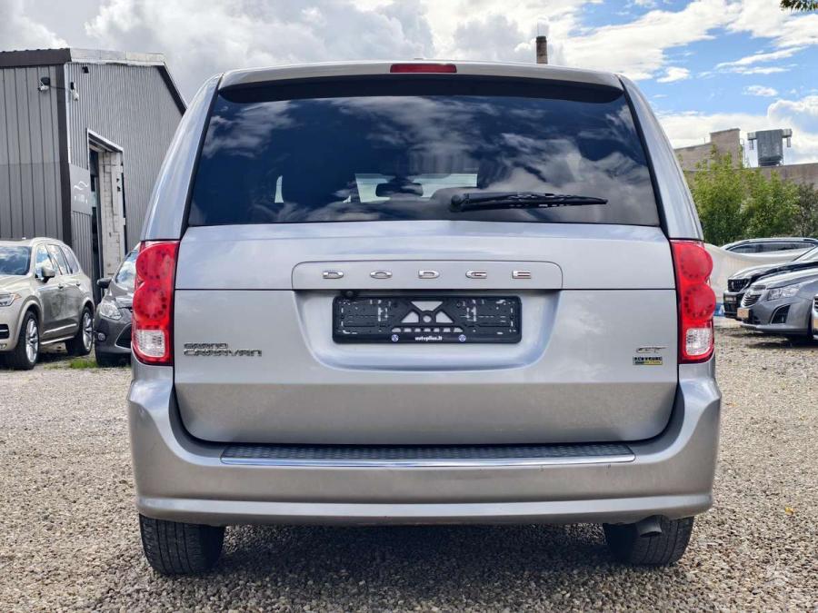 Grey Dodge Grand Caravan 2019 in Siauliai, with an engine capacity of 3.60 L and mileage of 215 thousand km for 6450 €, photo 5 on AUTOMOTO.COM.LV