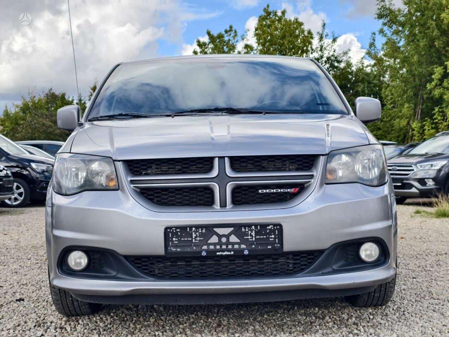 Grey Dodge Grand Caravan 2019 in Siauliai, with an engine capacity of 3.60 L and mileage of 215 thousand km for 6450 €, photo 9 on AUTOMOTO.COM.LV