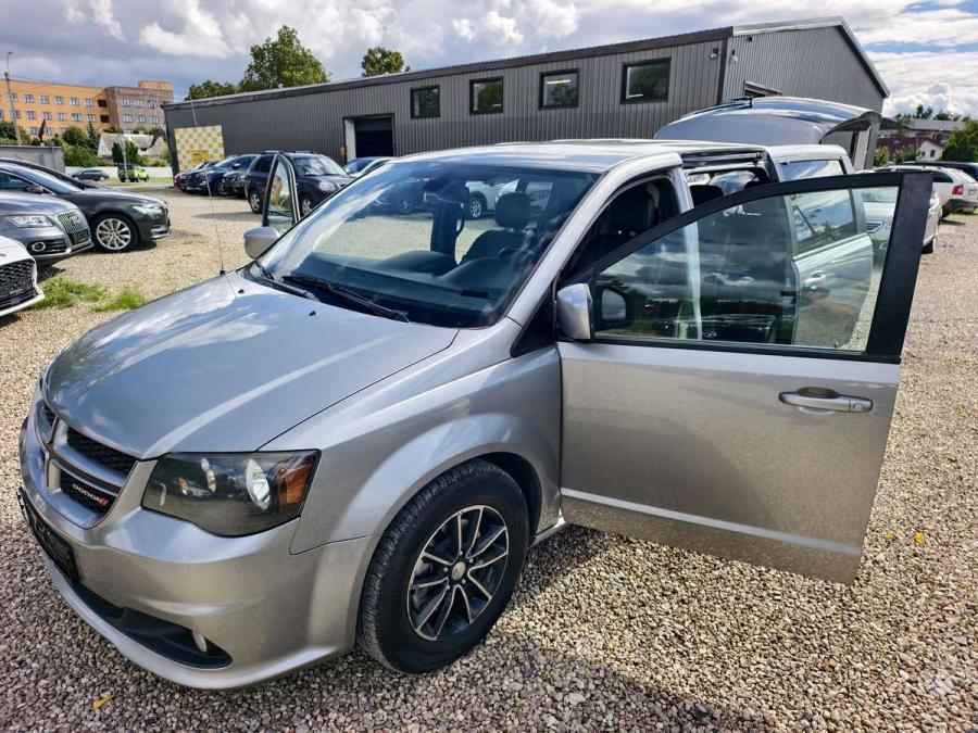 Grey Dodge Grand Caravan 2019 in Siauliai, with an engine capacity of 3.60 L and mileage of 215 thousand km for 6450 €, photo 10 on AUTOMOTO.COM.LV