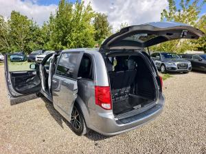 Grey Dodge Grand Caravan 2019 in Siauliai, with an engine capacity of 3.60 L and mileage of 215 thousand km for 6450 €, photo 11 on AUTOMOTO.COM.LV