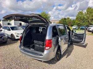 Grey Dodge Grand Caravan 2019 in Siauliai, with an engine capacity of 3.60 L and mileage of 215 thousand km for 6450 €, photo 12 on AUTOMOTO.COM.LV