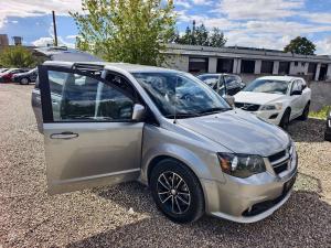 Grey Dodge Grand Caravan 2019 in Siauliai, with an engine capacity of 3.60 L and mileage of 215 thousand km for 6450 €, photo 13 on AUTOMOTO.COM.LV