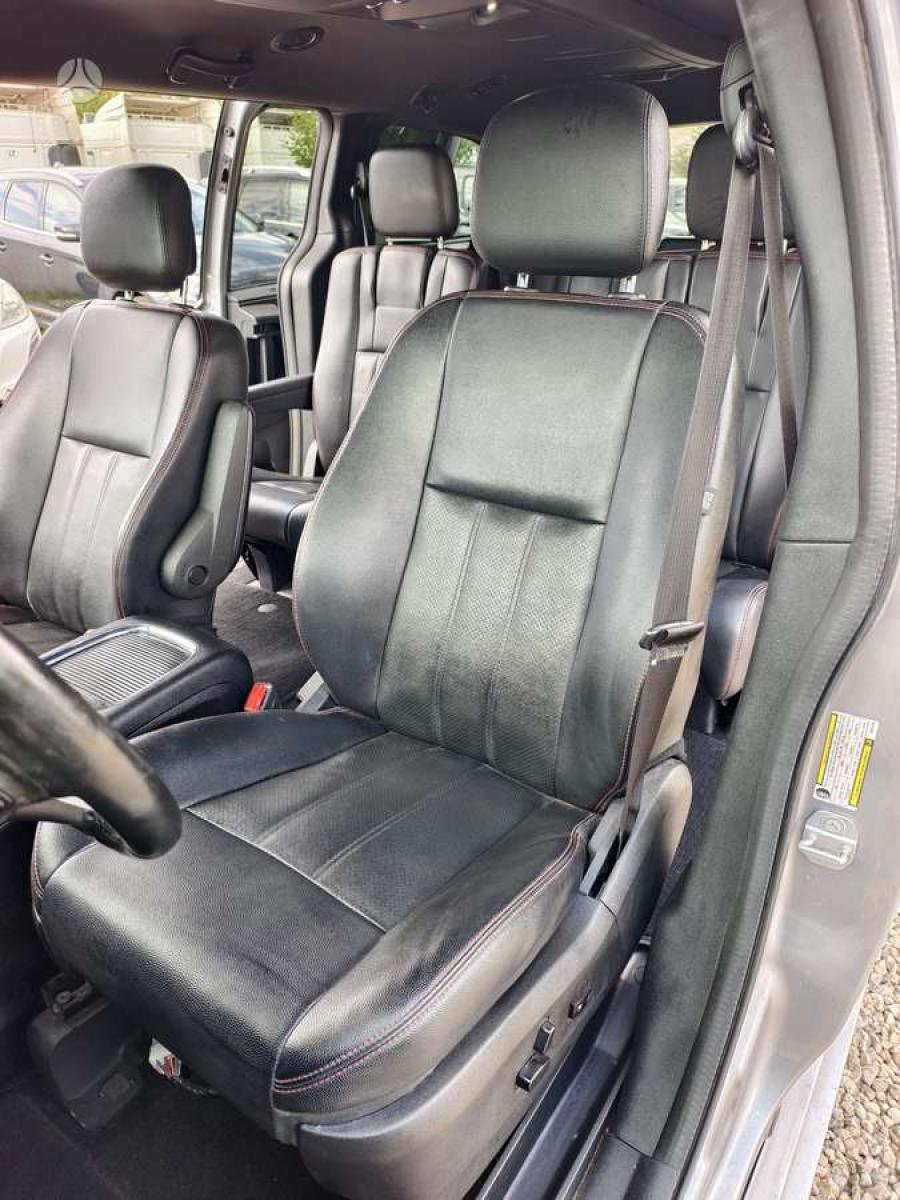 Grey Dodge Grand Caravan 2019 in Siauliai, with an engine capacity of 3.60 L and mileage of 215 thousand km for 6450 €, photo 14 on AUTOMOTO.COM.LV