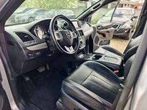 Grey Dodge Grand Caravan 2019 in Siauliai, with an engine capacity of 3.60 L and mileage of 215 thousand km for 6450 €, photo 15 on AUTOMOTO.COM.LV