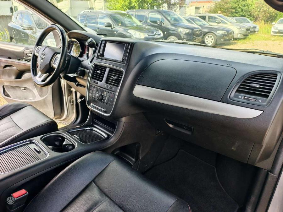 Grey Dodge Grand Caravan 2019 in Siauliai, with an engine capacity of 3.60 L and mileage of 215 thousand km for 6450 €, photo 17 on AUTOMOTO.COM.LV