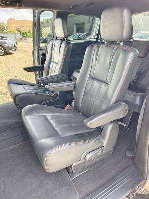 Grey Dodge Grand Caravan 2019 in Siauliai, with an engine capacity of 3.60 L and mileage of 215 thousand km for 6450 €, photo 18 on AUTOMOTO.COM.LV