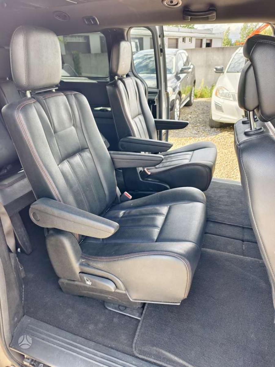Grey Dodge Grand Caravan 2019 in Siauliai, with an engine capacity of 3.60 L and mileage of 215 thousand km for 6450 €, photo 19 on AUTOMOTO.COM.LV