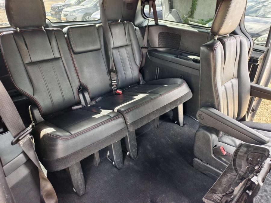 Grey Dodge Grand Caravan 2019 in Siauliai, with an engine capacity of 3.60 L and mileage of 215 thousand km for 6450 €, photo 20 on AUTOMOTO.COM.LV