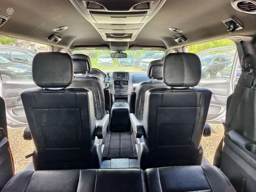 Grey Dodge Grand Caravan 2019 in Siauliai, with an engine capacity of 3.60 L and mileage of 215 thousand km for 6450 €, photo 21 on AUTOMOTO.COM.LV