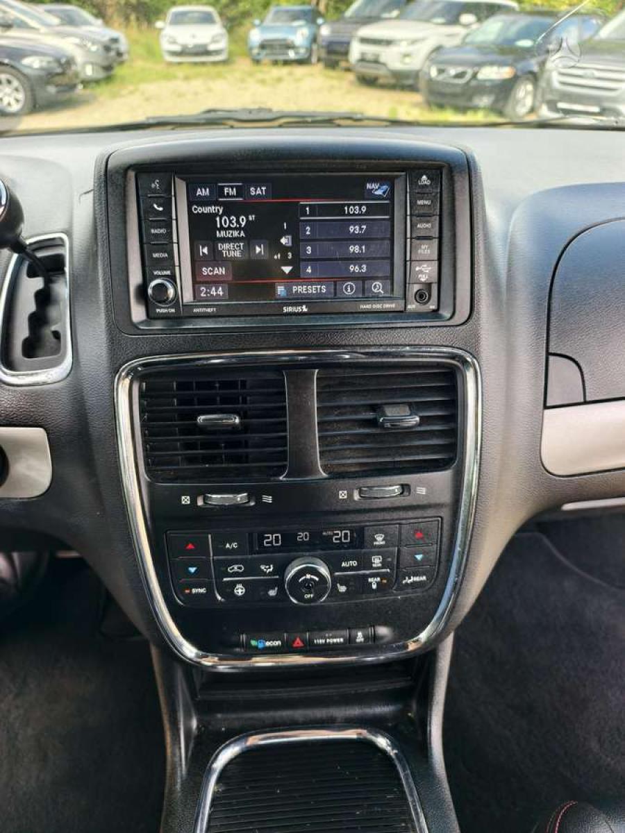 Grey Dodge Grand Caravan 2019 in Siauliai, with an engine capacity of 3.60 L and mileage of 215 thousand km for 6450 €, photo 22 on AUTOMOTO.COM.LV