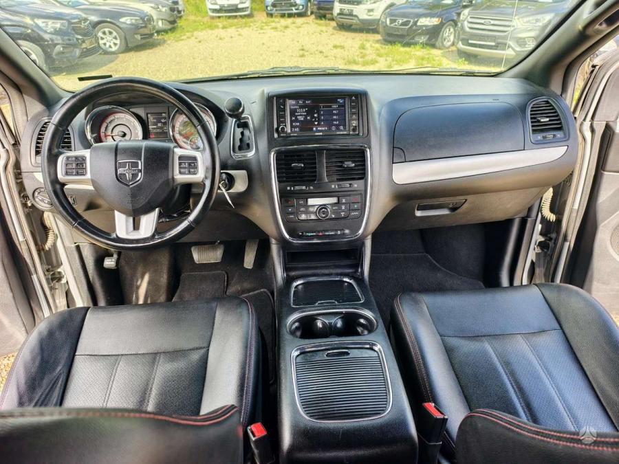 Grey Dodge Grand Caravan 2019 in Siauliai, with an engine capacity of 3.60 L and mileage of 215 thousand km for 6450 €, photo 23 on AUTOMOTO.COM.LV