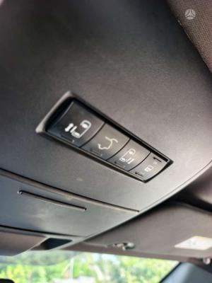 Grey Dodge Grand Caravan 2019 in Siauliai, with an engine capacity of 3.60 L and mileage of 215 thousand km for 6450 €, photo 26 on AUTOMOTO.COM.LV