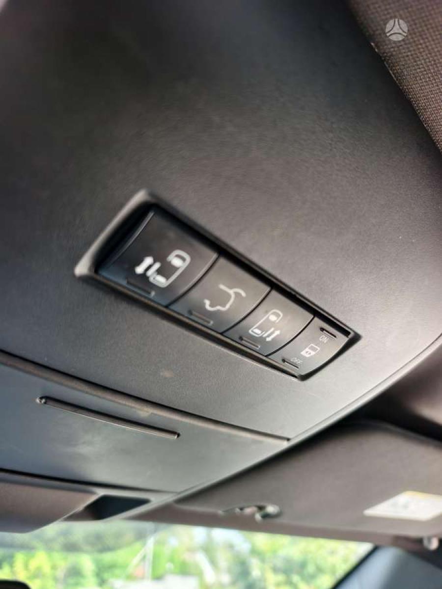 Grey Dodge Grand Caravan 2019 in Siauliai, with an engine capacity of 3.60 L and mileage of 215 thousand km for 6450 €, photo 26 on AUTOMOTO.COM.LV