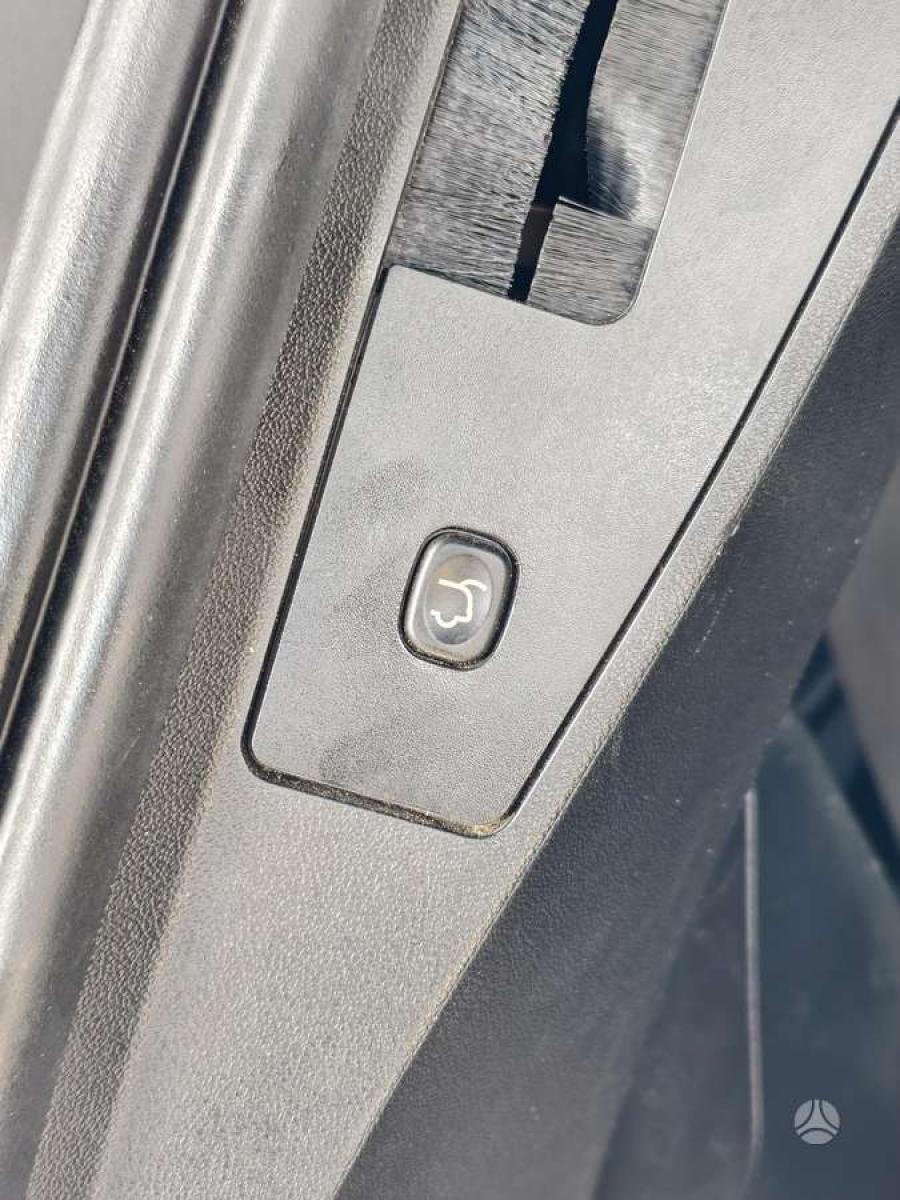 Grey Dodge Grand Caravan 2019 in Siauliai, with an engine capacity of 3.60 L and mileage of 215 thousand km for 6450 €, photo 27 on AUTOMOTO.COM.LV