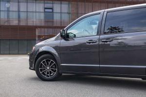 Grey Dodge Grand Caravan 2019 in Klaipeda, with an engine capacity of 3.60 L and mileage of 158 thousand km for 12499 €, photo 15 on AUTOMOTO.COM.LV