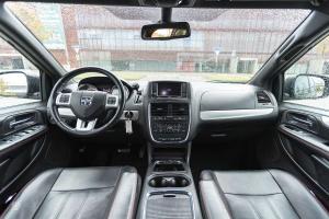 Grey Dodge Grand Caravan 2019 in Klaipeda, with an engine capacity of 3.60 L and mileage of 158 thousand km for 12499 €, photo 31 on AUTOMOTO.COM.LV