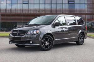 Grey Dodge Grand Caravan 2019 in Klaipeda, with an engine capacity of 3.60 L and mileage of 158 thousand km for 12499 €, photo  on AUTOMOTO.COM.LV
