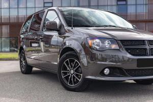 Grey Dodge Grand Caravan 2019 in Klaipeda, with an engine capacity of 3.60 L and mileage of 158 thousand km for 12499 €, photo 6 on AUTOMOTO.COM.LV
