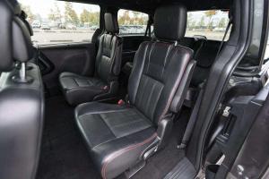 Grey Dodge Grand Caravan 2019 in Klaipeda, with an engine capacity of 3.60 L and mileage of 158 thousand km for 12499 €, photo 28 on AUTOMOTO.COM.LV