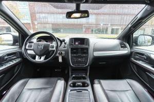 Grey Dodge Grand Caravan 2019 in Klaipeda, with an engine capacity of 3.60 L and mileage of 158 thousand km for 12499 €, photo 31 on AUTOMOTO.COM.LV