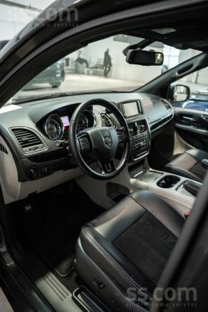 Серый Додж Гранд Караван 2020 в Рига, объемом двигателя 3.60 л и пробегом 80 тыс. км за 18000 €, фото 4 на AUTOMOTO.COM.LV