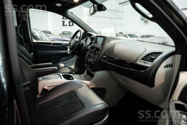 Pelēks Dodge Grand Caravan 2020 Rīga, ar dzinēja tilpumu 3.60 L un nobraukumu 80 tūkst. km par 18000 €, foto 4 vietnē AUTOMOTO.COM.LV