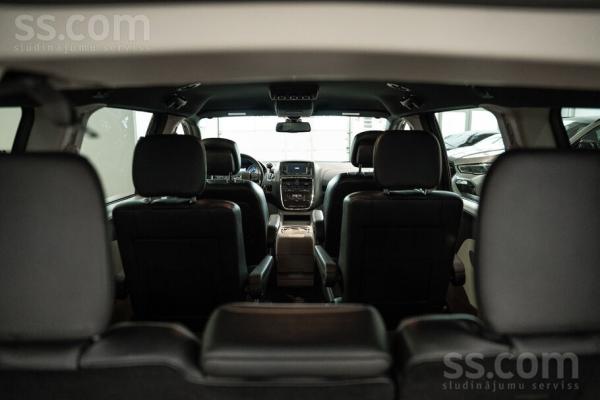 Pelēks Dodge Grand Caravan 2020 Rīga, ar dzinēja tilpumu 3.60 L un nobraukumu 80 tūkst. km par 18000 €, foto 9 vietnē AUTOMOTO.COM.LV