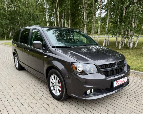 Grey Dodge Grand Caravan 2020 in Siauliai, with an engine capacity of 3.60 L and mileage of 210 thousand km for 11500 €, photo 1 on AUTOMOTO.COM.LV