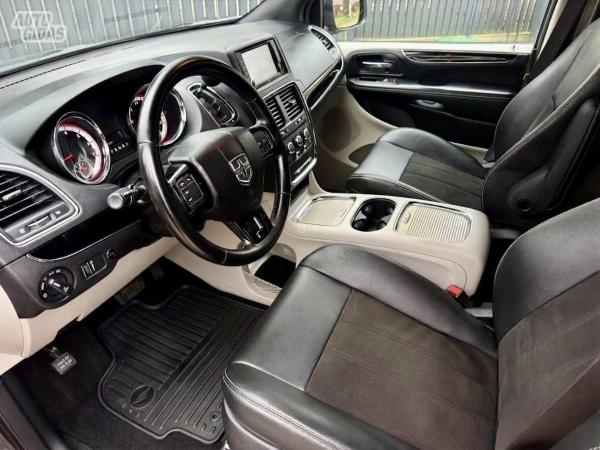 Grey Dodge Grand Caravan 2020 in Siauliai, with an engine capacity of 3.60 L and mileage of 210 thousand km for 11500 €, photo 10 on AUTOMOTO.COM.LV