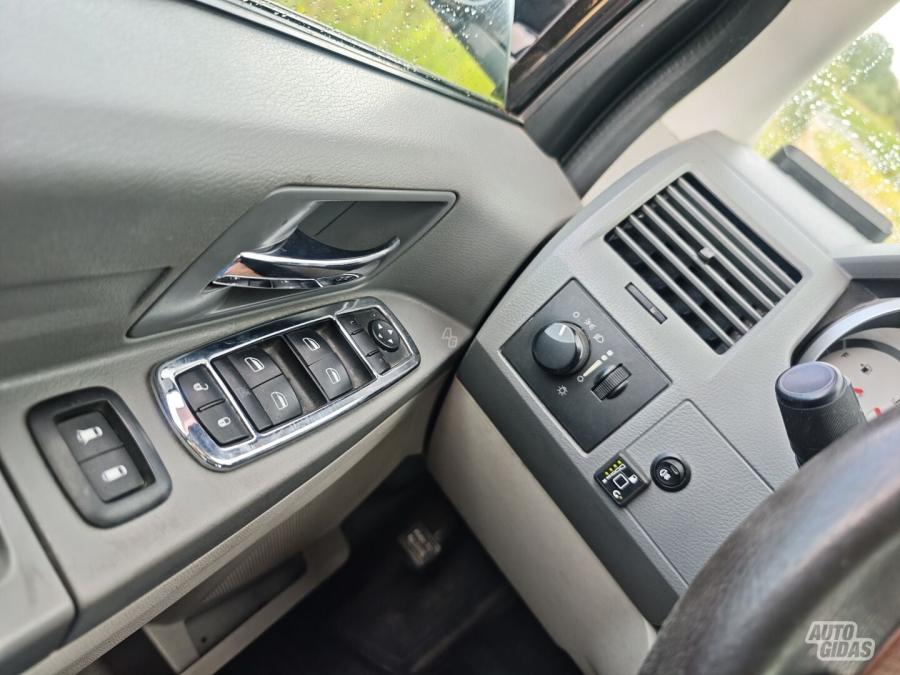 Dodge Grand Caravan 2009 in Vilnius, with an engine capacity of 3.30 L and mileage of 265 thousand km for 2500 €, photo 14 on AUTOMOTO.COM.LV
