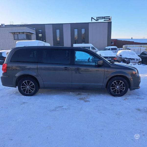 Dodge Grand Caravan 2018 in Siauliai, with an engine capacity of 3.60 L and mileage of 228 thousand km for 8950 €, photo 3 on AUTOMOTO.COM.LV