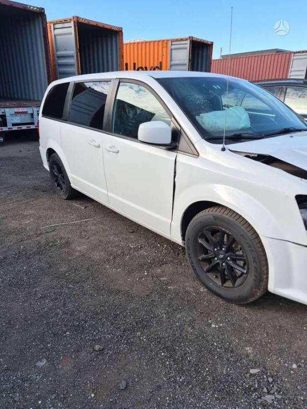 Dodge Grand Caravan 2020 in Siauliai, with an engine capacity of 3.60 L and mileage of 129 thousand km for 5500 €, photo 8 on AUTOMOTO.COM.LV