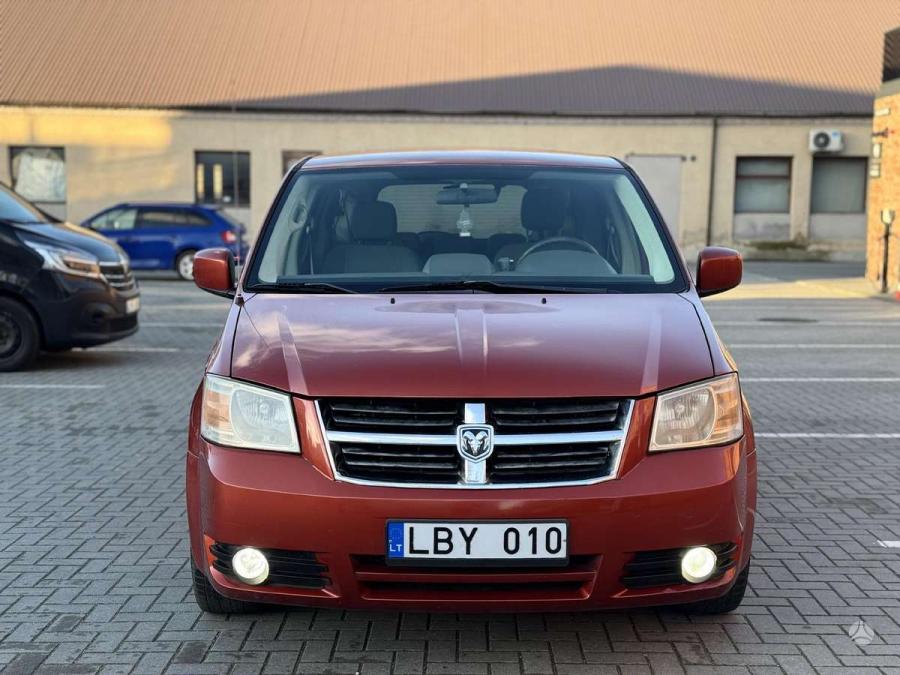 Red Dodge Grand Caravan 2008 in Klaipeda, with an engine capacity of 3.80 L and mileage of 213 thousand km for 2690 €, photo 2 on AUTOMOTO.COM.LV