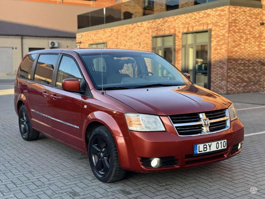 Red Dodge Grand Caravan 2008 in Klaipeda, with an engine capacity of 3.80 L and mileage of 213 thousand km for 2690 €, photo 3 on AUTOMOTO.COM.LV