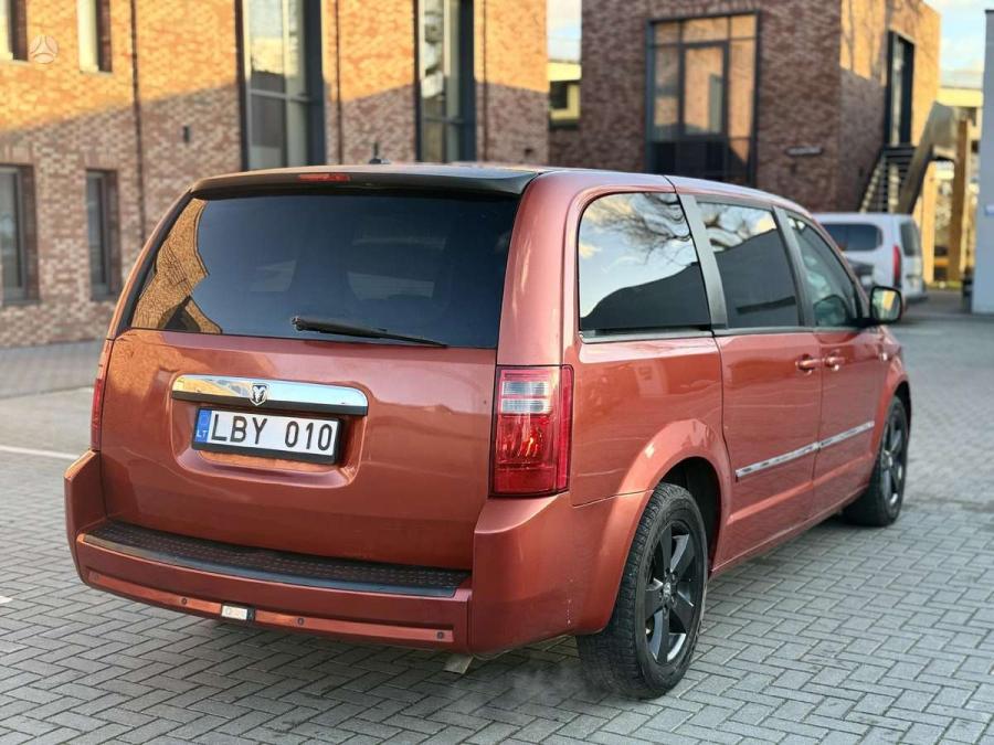 Red Dodge Grand Caravan 2008 in Klaipeda, with an engine capacity of 3.80 L and mileage of 213 thousand km for 2690 €, photo 4 on AUTOMOTO.COM.LV
