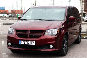 Sarkans Dodge Grand Caravan 2017 Klaipėda, ar dzinēja tilpumu 3.60 L un nobraukumu 197 tūkst. km par 10300 €, foto  vietnē AUTOMOTO.COM.LV