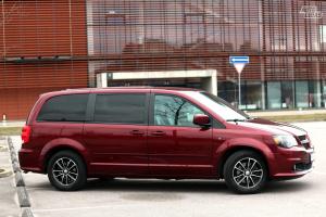 Red Dodge Grand Caravan 2017 in Klaipeda, with an engine capacity of 3.60 L and mileage of 197 thousand km for 10300 €, photo 4 on AUTOMOTO.COM.LV