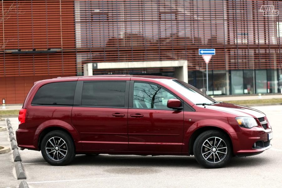 Red Dodge Grand Caravan 2017 in Klaipeda, with an engine capacity of 3.60 L and mileage of 197 thousand km for 10300 €, photo 4 on AUTOMOTO.COM.LV