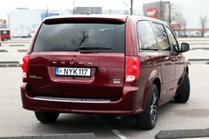 Red Dodge Grand Caravan 2017 in Klaipeda, with an engine capacity of 3.60 L and mileage of 197 thousand km for 10300 €, photo 6 on AUTOMOTO.COM.LV