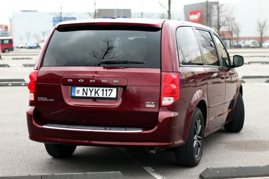 Red Dodge Grand Caravan 2017 in Klaipeda, with an engine capacity of 3.60 L and mileage of 197 thousand km for 10300 €, photo 6 on AUTOMOTO.COM.LV