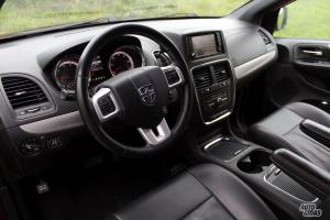 Red Dodge Grand Caravan 2017 in Klaipeda, with an engine capacity of 3.60 L and mileage of 197 thousand km for 10300 €, photo 12 on AUTOMOTO.COM.LV