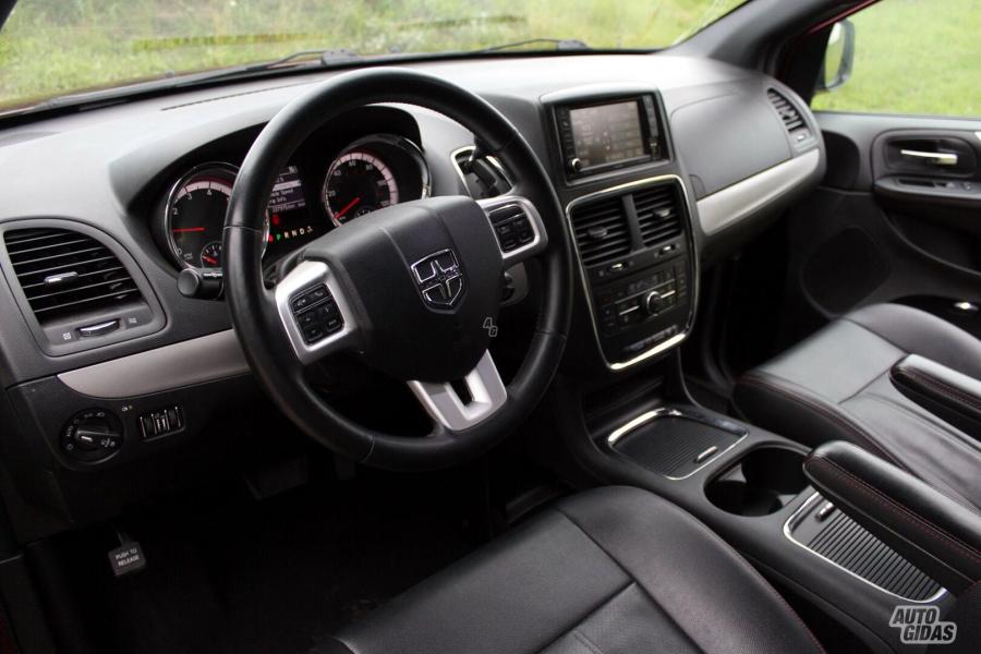 Red Dodge Grand Caravan 2017 in Klaipeda, with an engine capacity of 3.60 L and mileage of 197 thousand km for 10300 €, photo 12 on AUTOMOTO.COM.LV