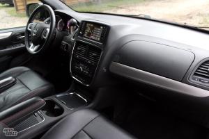 Red Dodge Grand Caravan 2017 in Klaipeda, with an engine capacity of 3.60 L and mileage of 197 thousand km for 10300 €, photo 13 on AUTOMOTO.COM.LV