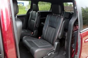 Red Dodge Grand Caravan 2017 in Klaipeda, with an engine capacity of 3.60 L and mileage of 197 thousand km for 10300 €, photo 14 on AUTOMOTO.COM.LV