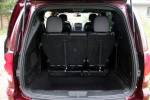 Red Dodge Grand Caravan 2017 in Klaipeda, with an engine capacity of 3.60 L and mileage of 197 thousand km for 10300 €, photo 15 on AUTOMOTO.COM.LV