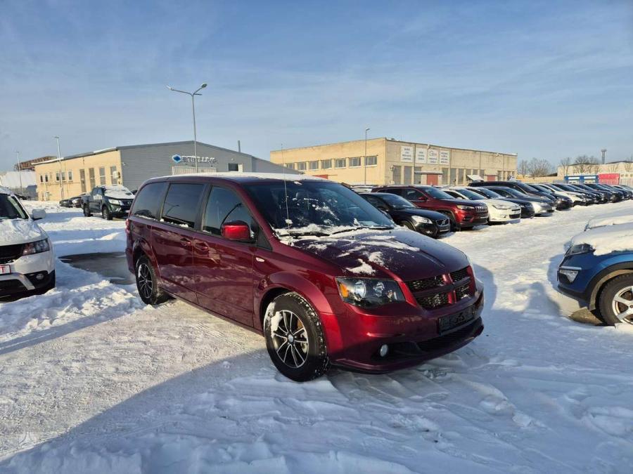 Red Dodge Grand Caravan 2019 in Siauliai, with an engine capacity of 3.60 L and mileage of 220 thousand km for 10300 €, photo 1 on AUTOMOTO.COM.LV