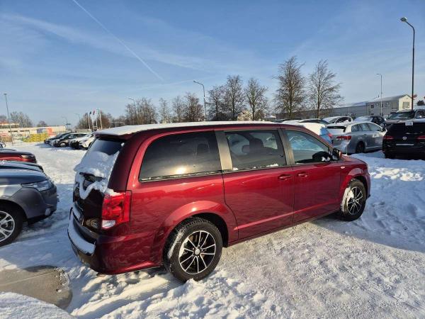 Sarkans Dodge Grand Caravan 2019 Šauļi, ar dzinēja tilpumu 3.60 L un nobraukumu 220 tūkst. km par 10300 €, foto 4 vietnē AUTOMOTO.COM.LV