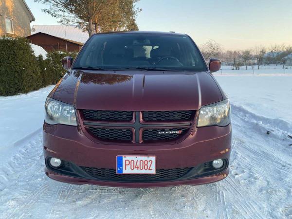 Red Dodge Grand Caravan 2019 in Siauliai, with an engine capacity of 3.60 L and mileage of 237 thousand km for 7400 €, photo 2 on AUTOMOTO.COM.LV