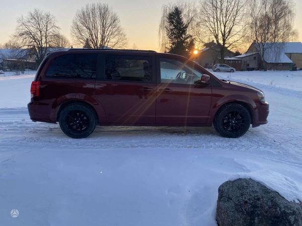 Red Dodge Grand Caravan 2019 in Siauliai, with an engine capacity of 3.60 L and mileage of 237 thousand km for 7400 €, photo 4 on AUTOMOTO.COM.LV