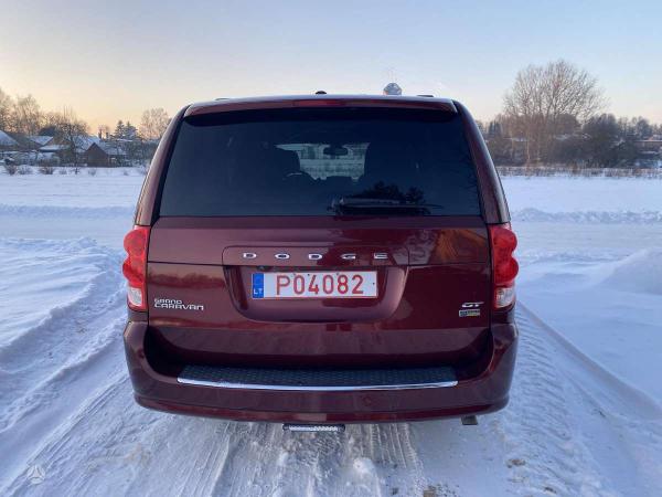Red Dodge Grand Caravan 2019 in Siauliai, with an engine capacity of 3.60 L and mileage of 237 thousand km for 7400 €, photo 6 on AUTOMOTO.COM.LV